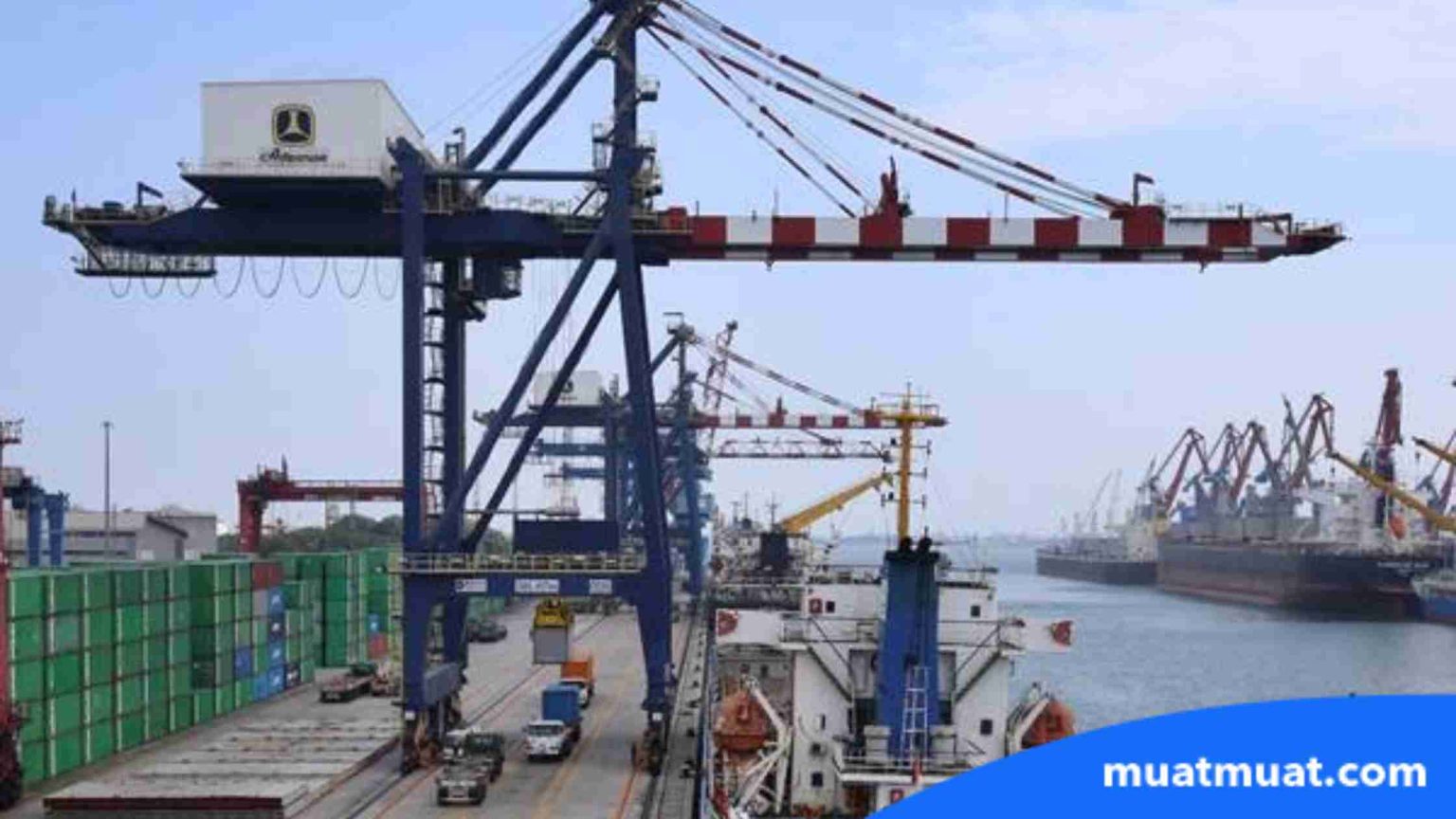 6 Alat Bongkar Muat Container Yang Membuat Pekerjaan Lebih Cepat dan ...