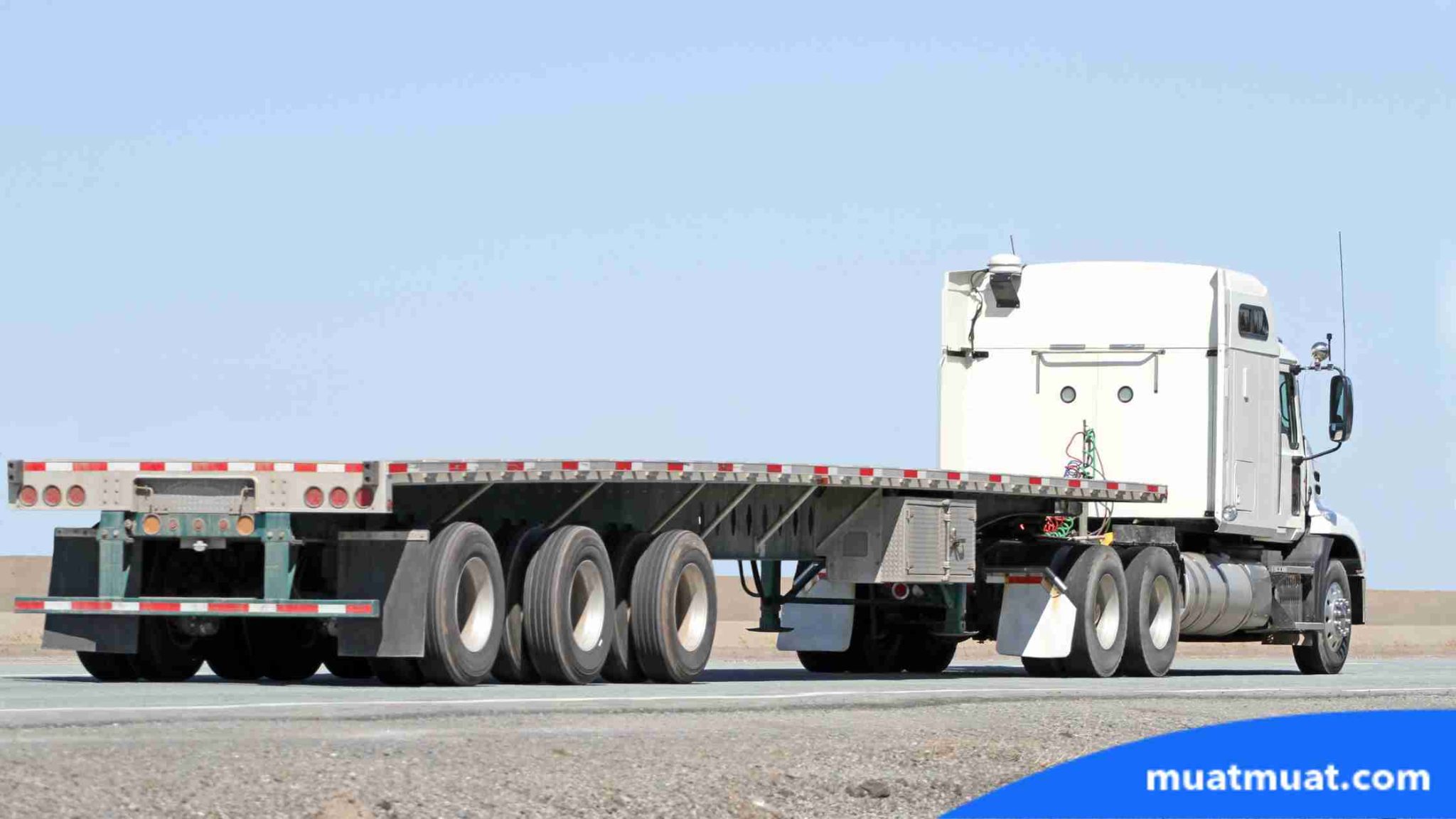 Apa Itu Truk Flatbed? Pengertian, Fungsi, dan Kegunaannya - MuatMuat Blog