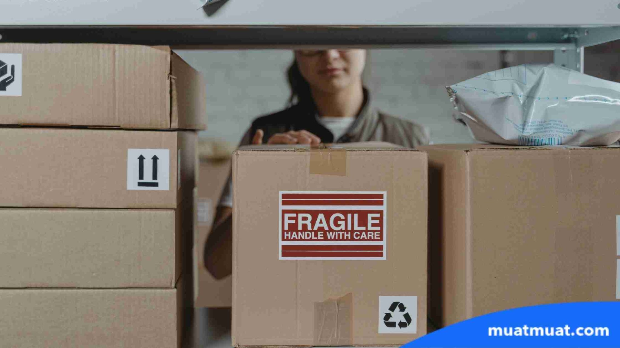Stiker Fragile: Solusi Penting untuk Keamanan Pengiriman Barang Pecah ...