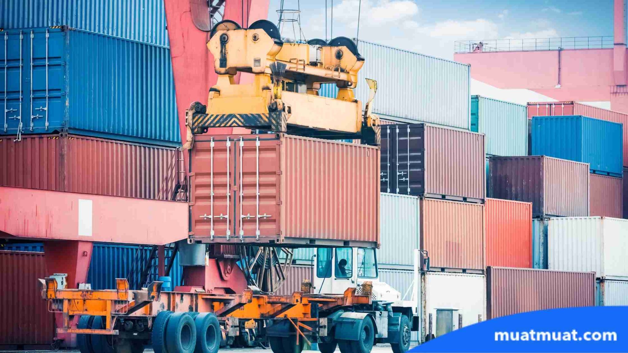 Proses Bongkar Muat: Panduan Lengkap yang Efisien dan Aman - MuatMuat Blog