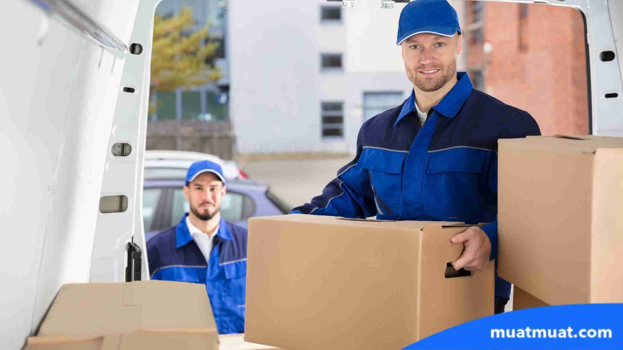 Proses Bongkar Muat: Panduan Lengkap yang Efisien dan Aman - MuatMuat Blog
